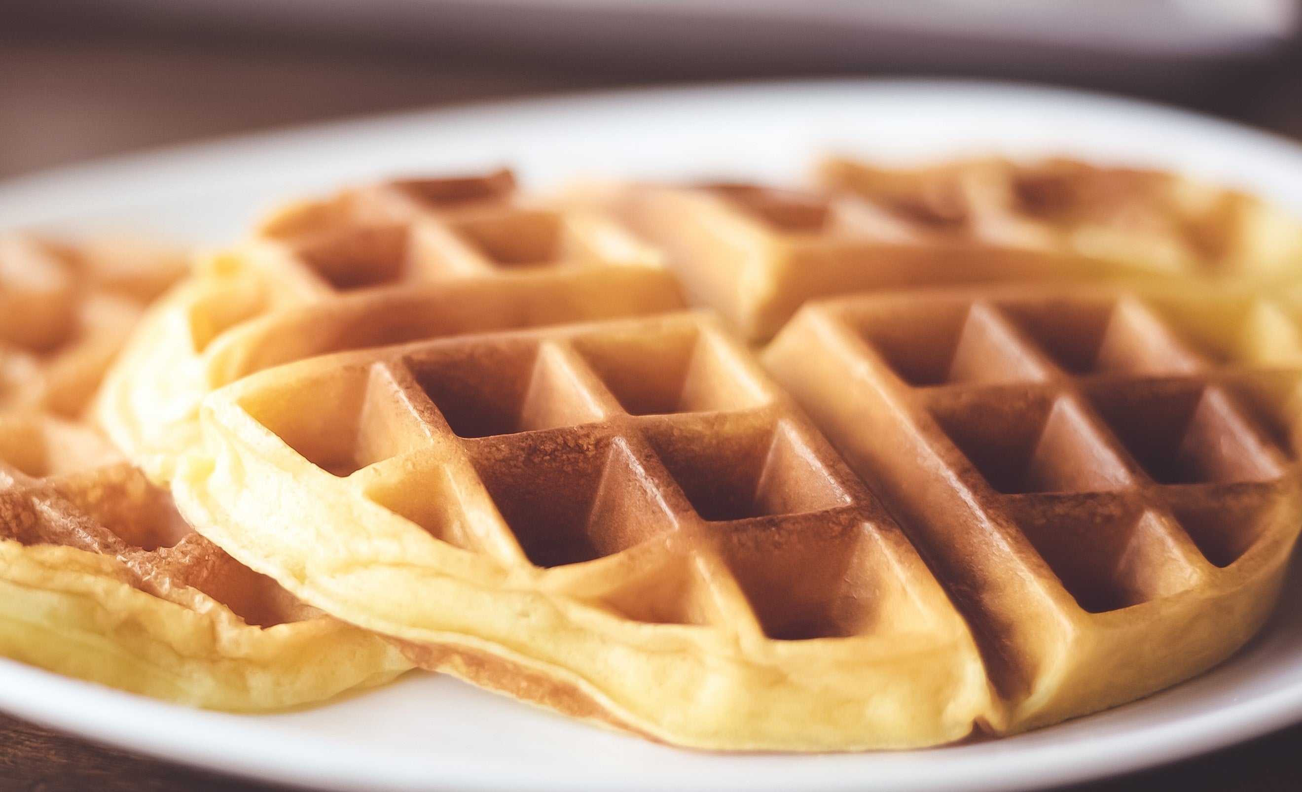 Waffles de Pandeyuca con Besitos de Parmesano y Amaranto
